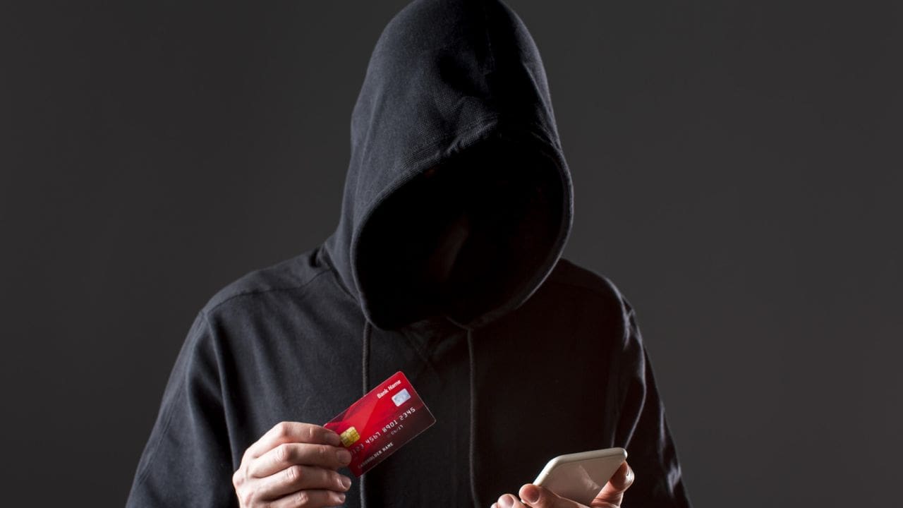 Banky varujú pred novými podvodmi: Podvodníci vyberú peniaze priamo z ...
